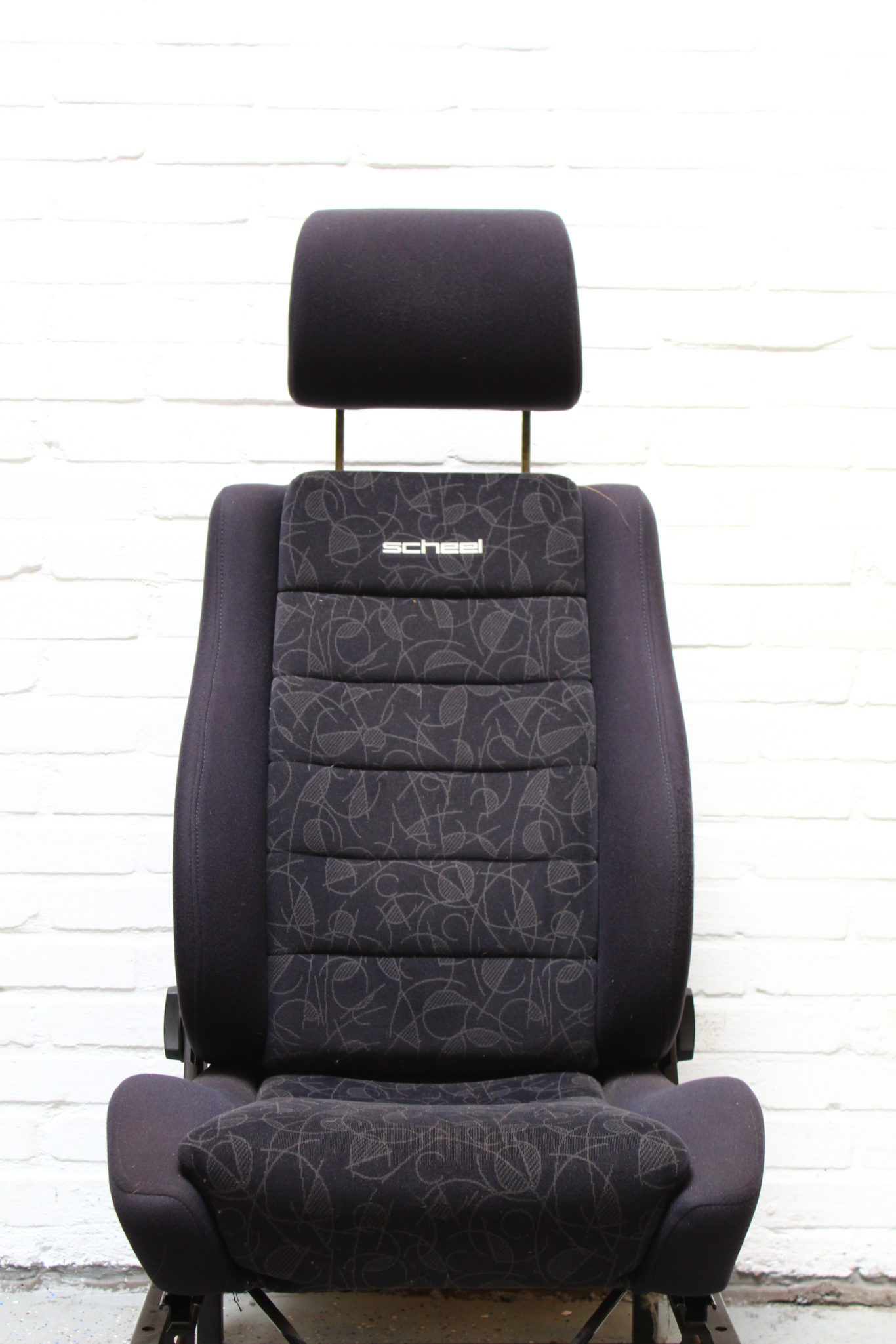 2e Hands stoelen – Lannoo's Autoglas