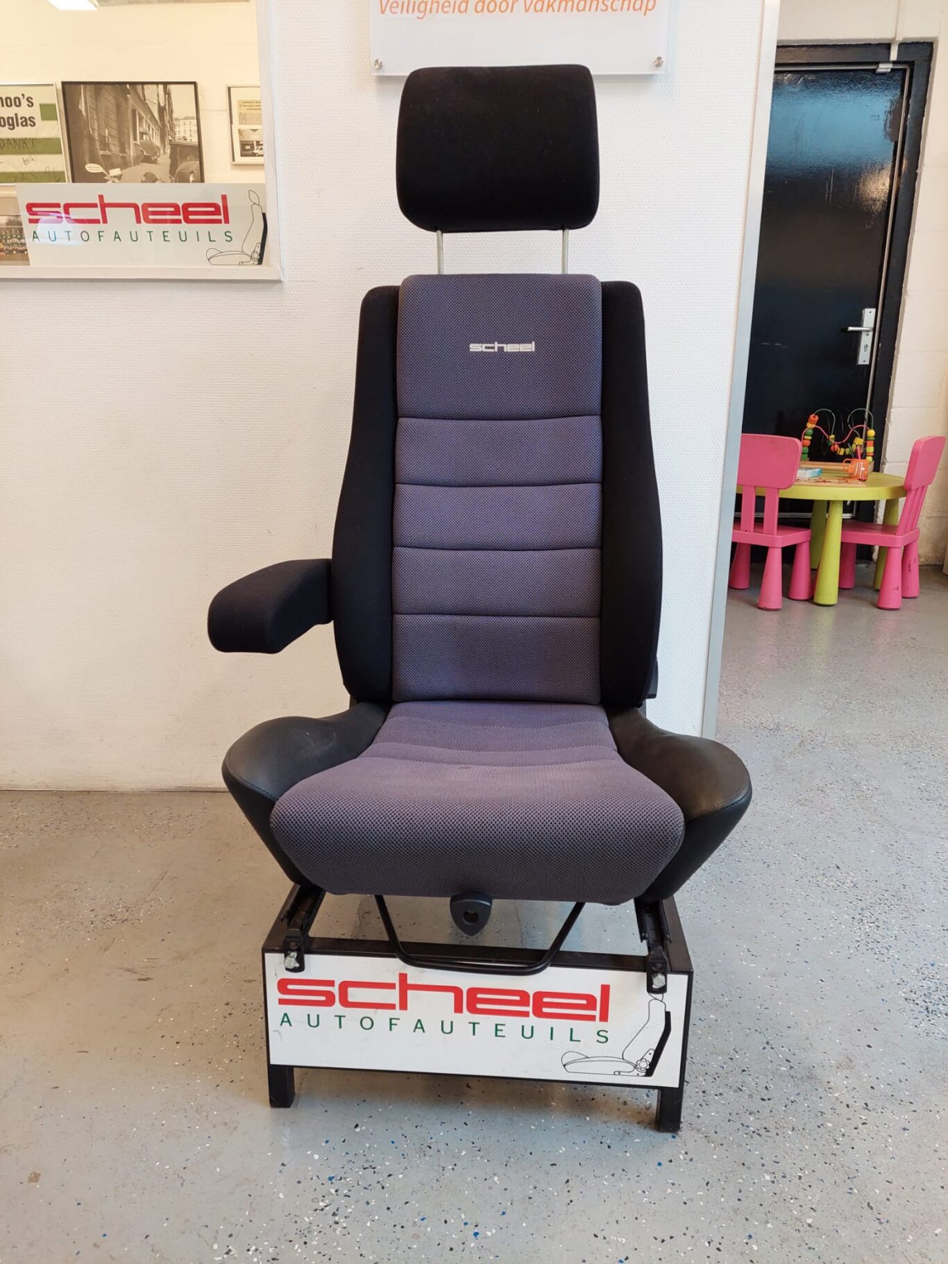 2e Hands stoelen – Lannoo's Autoglas